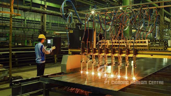 Proses Fabrikasi Baja: Dari Material Plat Baja Hingga Struktur Kokoh ...